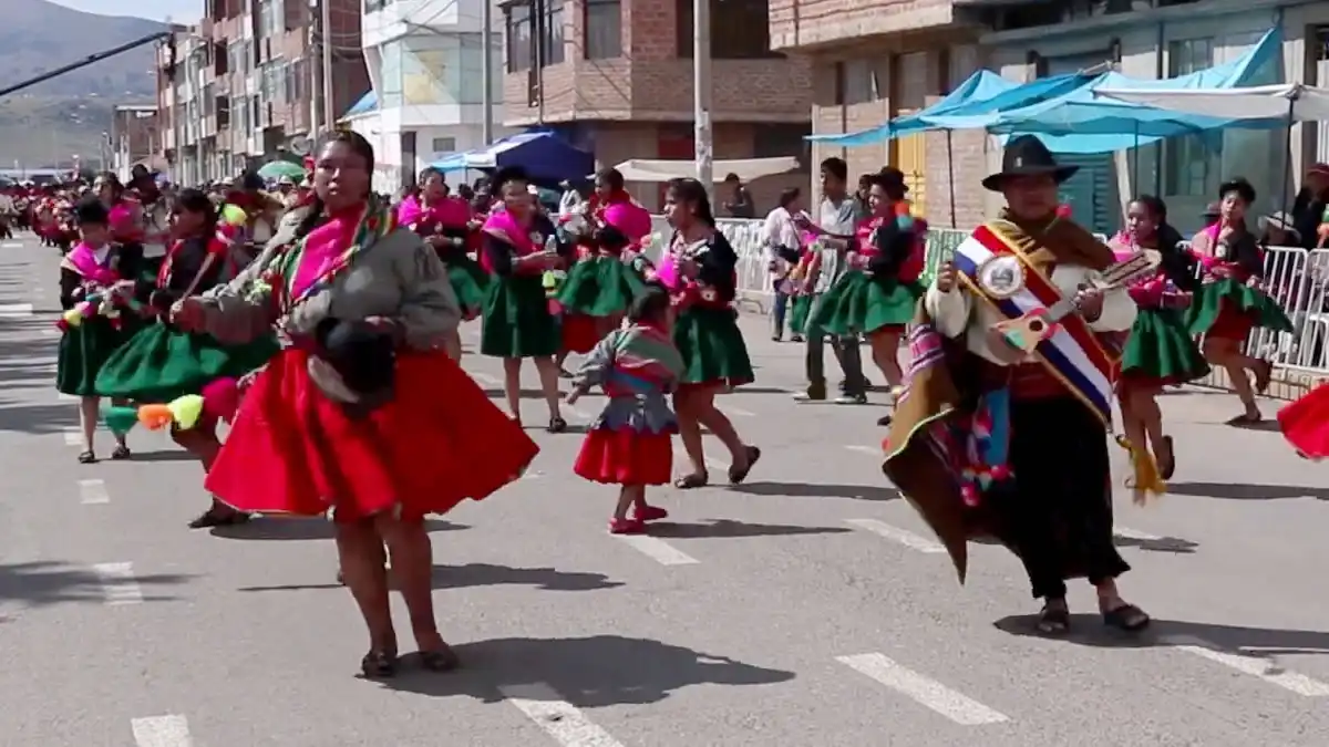Paucarcolla: desarrollan concurso de danzas autoctonas - Pachamama Radio